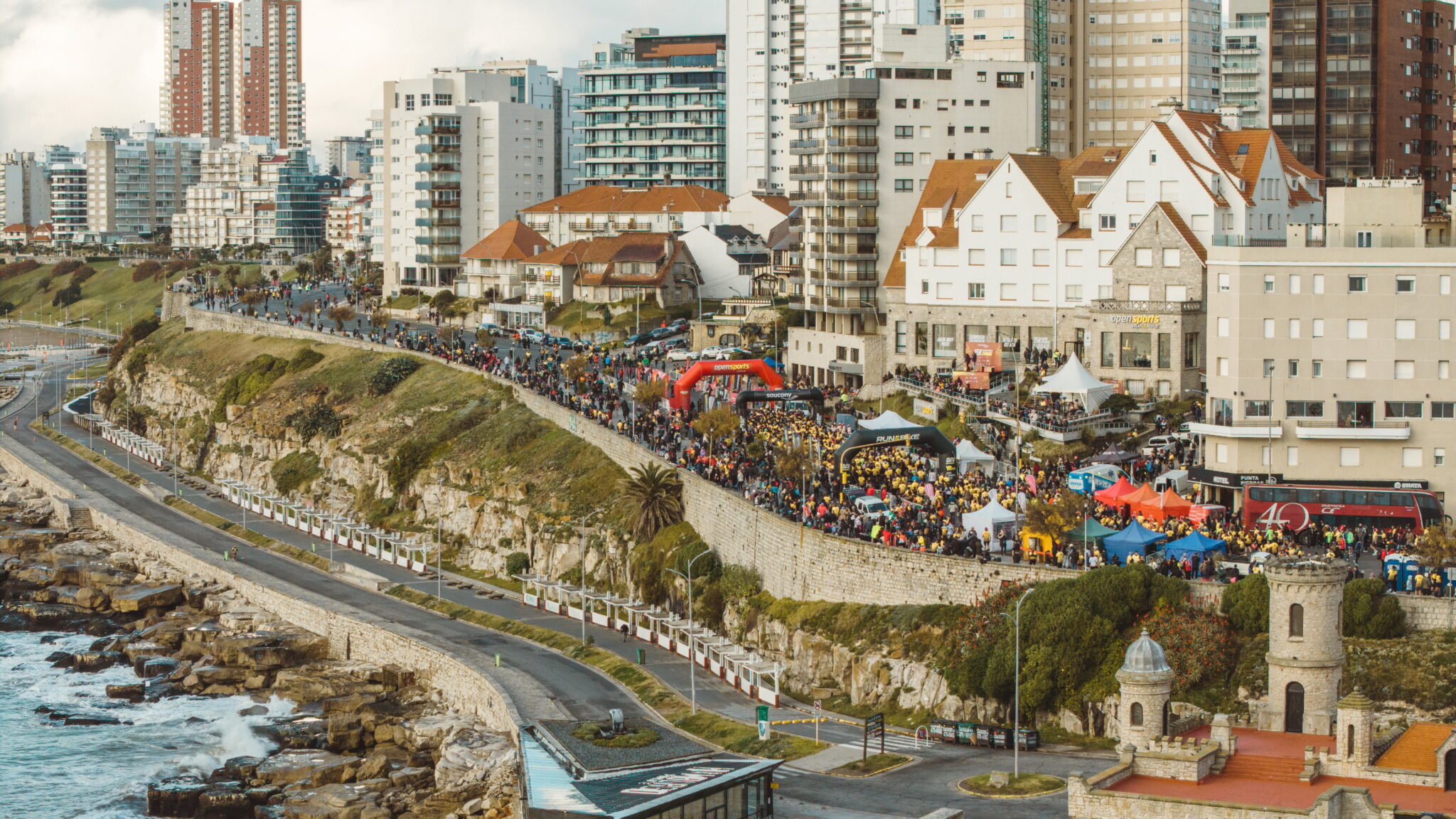 Mar del Plata - Una multitud de atletas participaron de los 15k Open Sports Ciudad - Ayacucho al Día